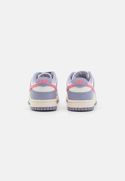 Nike Sportswear DUNK LOW - Zapatillas - indigo haze/coral chalk sail ...