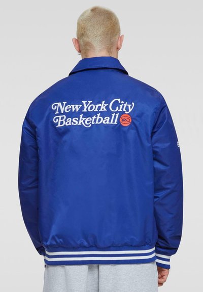 Nike Sportswear CLUB COACHES - Kevyt takki - midnight navy white ...