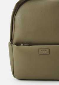 anello MINI ROUNDED BACKPACK UNISEX - Tagesrucksack - grey/beige/beige ...