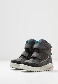 ECCO URBAN SNOWBOARDER - Snowboot/Winterstiefel - black/dark shadow ...