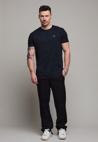 Distorted People INKED CREW NECK - Print T-shirt - black - Zalando