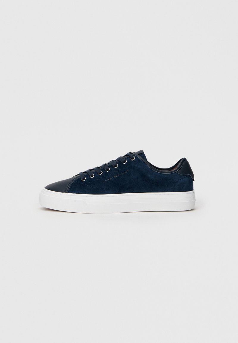 Tommy Hilfiger LEATHER MIXED TEXTURE COURT TRAINERS - Joggesko - desert ...