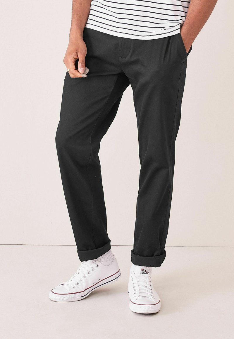 Next SOFT TOUCH STYLE - Jeans Tapered Fit - solid black/black - Zalando