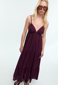 Stradivarius LOOSE-FITTING WITH OPEN BACK - Robe longue - dark red ...