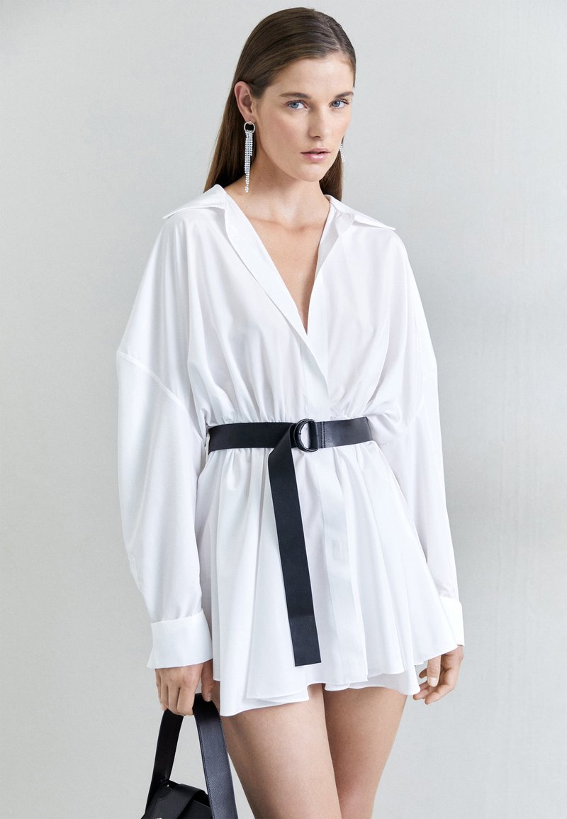 Norma Kamali SUPER OVERSIZED FLARED MINI DRESS - Shirt dress - snow white/white - Zalando.co.uk