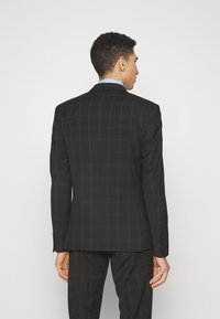 Isaac Dewhirst THE FASHION PEAK WINDOW PANE - Costume - black/noir ...