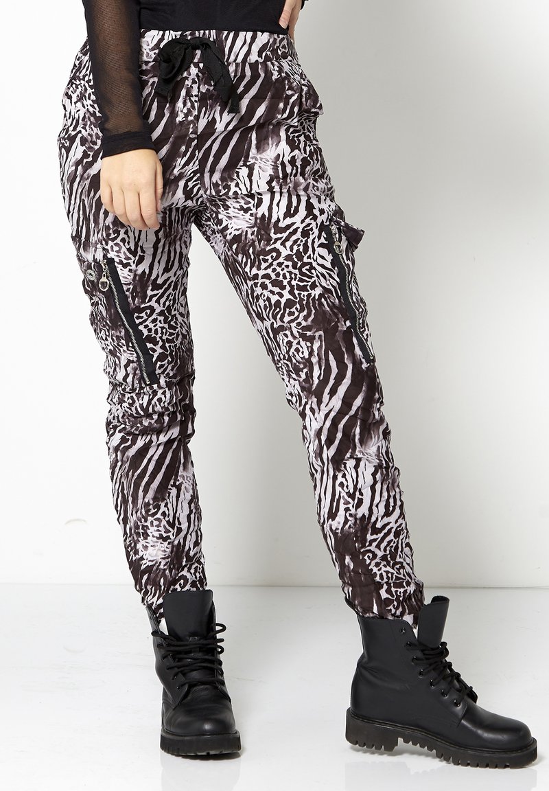 NÜ Denmark CARMEN ZEBRA - Cargohose - animal print/neonorange - Zalando.de