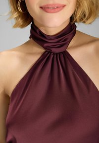 Swing MIT STEHKRAGEN - Ballkleid - merlot red/rot - Zalando.at