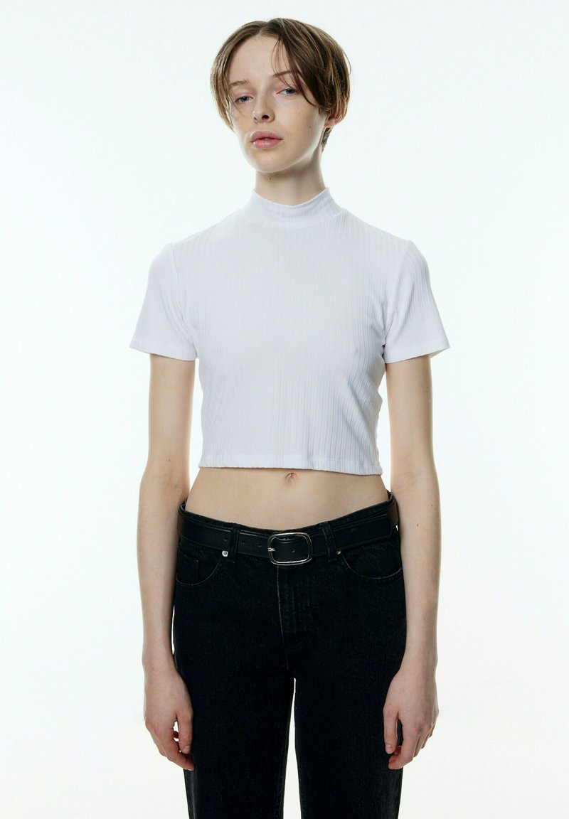 EDITED KEVINA - Basic T-shirt - weiß/white - Zalando.de