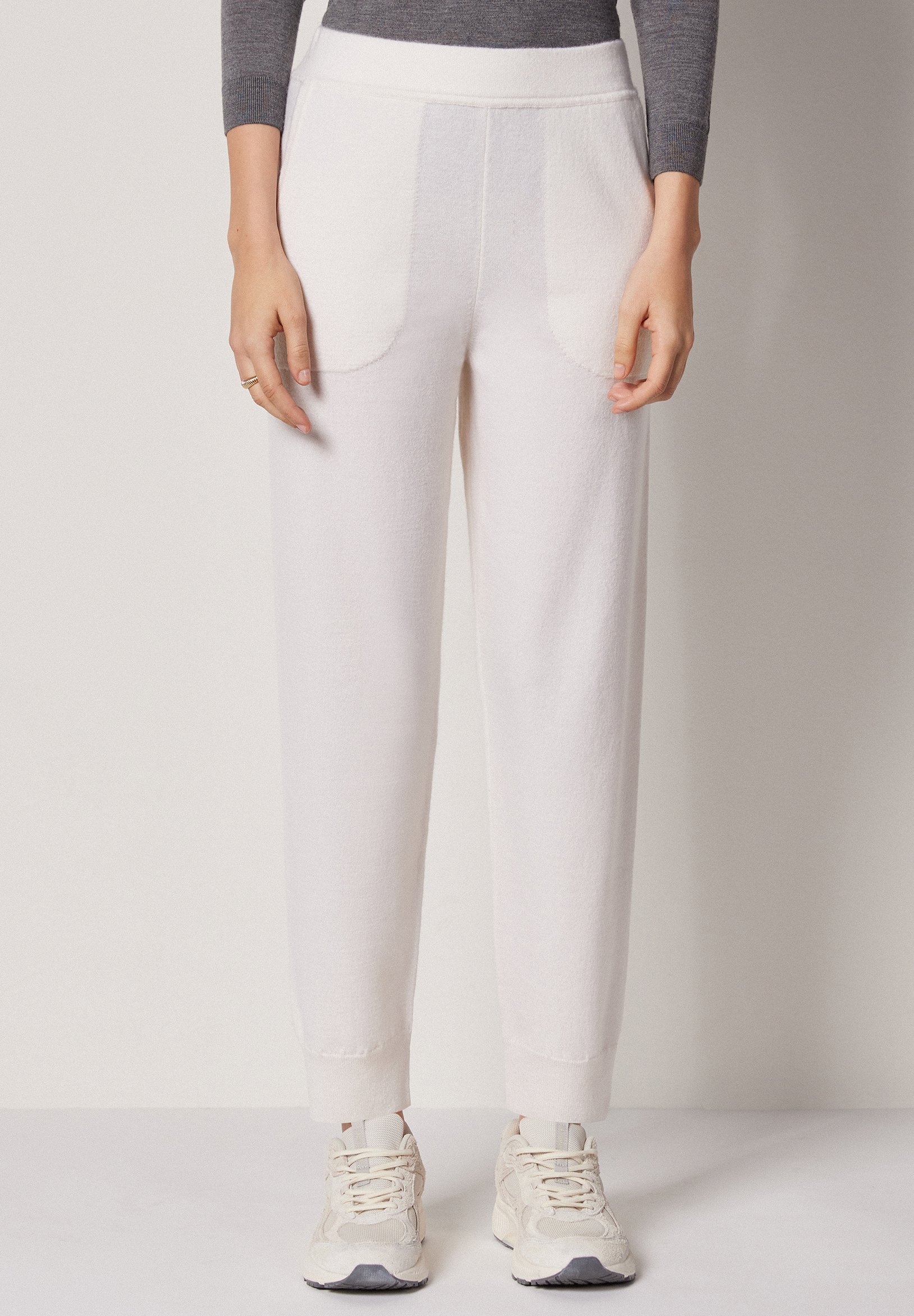 Falconeri FREIZEI AUS ULTRASOFT - Jogginghose - white/hellrot - Zalando.ch