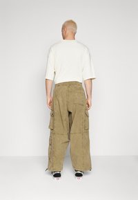 Night Addict Pantalones cargo - acid wash khaki/verde - Zalando.es