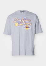 New Era NBA LOS ANGELES LAKERS SCRIPT TEE - Print T-shirt - grau/grey ...