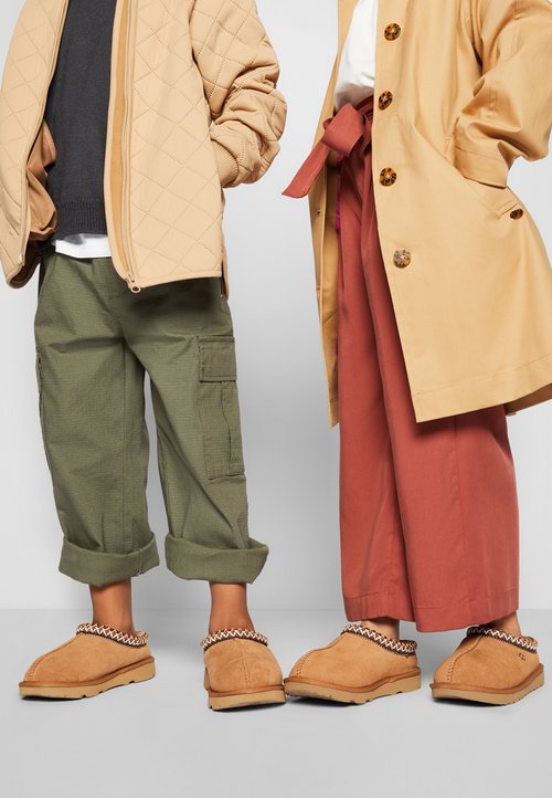 UGG TAZZ UNISEX - Hjemmesko - chestnut/gulbrun - Zalando.dk