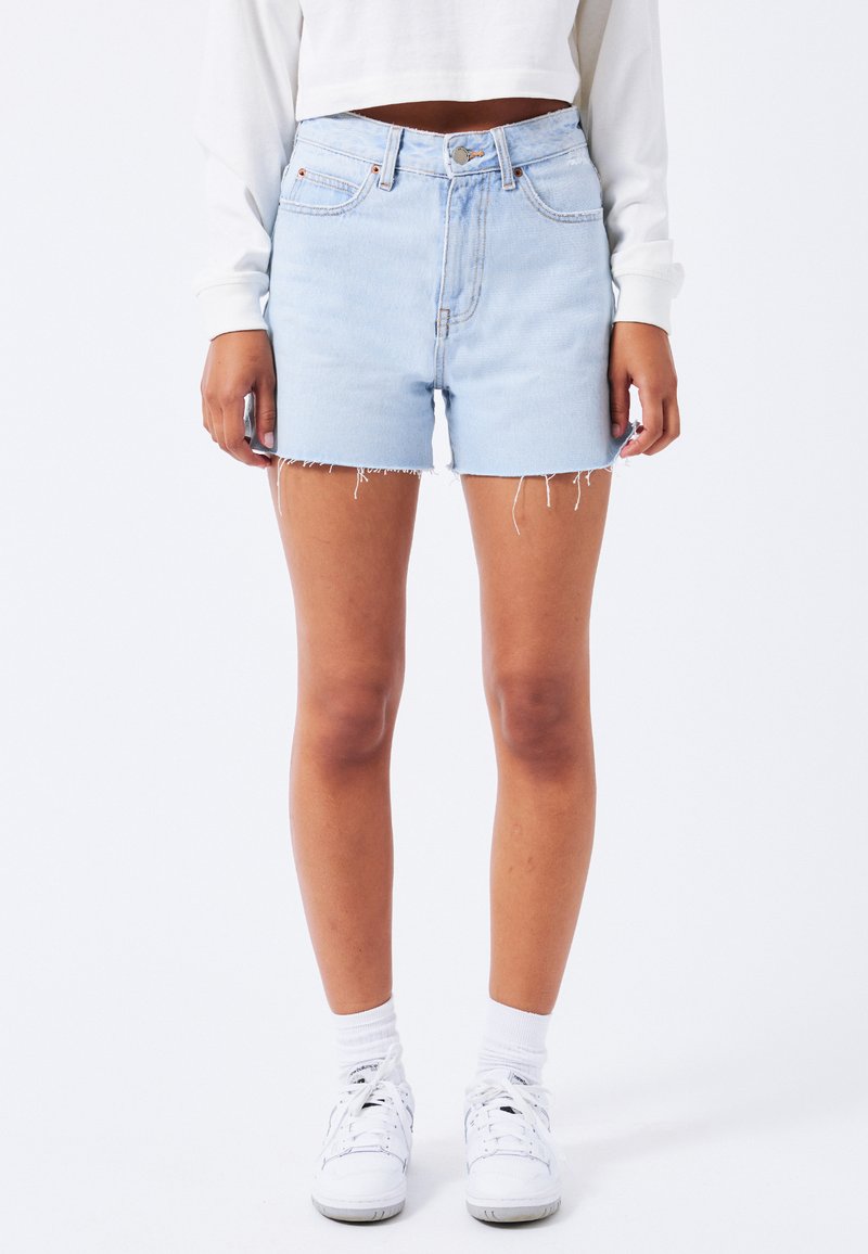 Dr.Denim NORA - Denimshorts - stream superlight worn raw hem/lyseblå ...