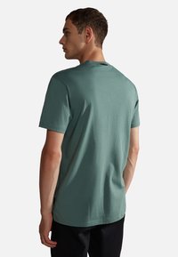 Napapijri BOLLO - T-Shirt print - green balsam/grün - Zalando