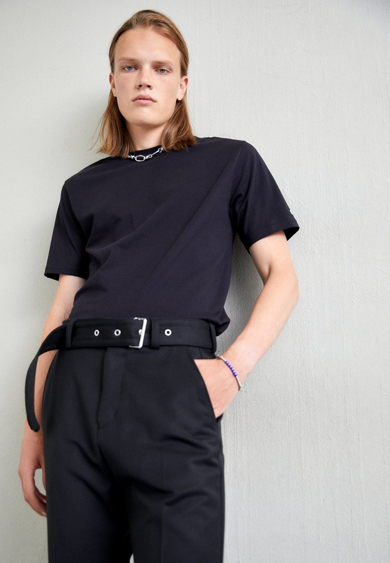 032c UNDERLAYER LOGO UNISEX - Camiseta básica - black/negro - Zalando.es