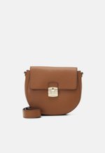 Furla CLUB MINI CROSSBODY - Schoudertas - cognac - Zalando.be