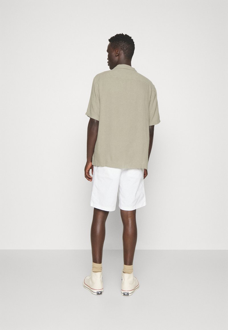 DOCKERS ULTIMATE PULL ON - Shorts - lucent white/white - Zalando.ie