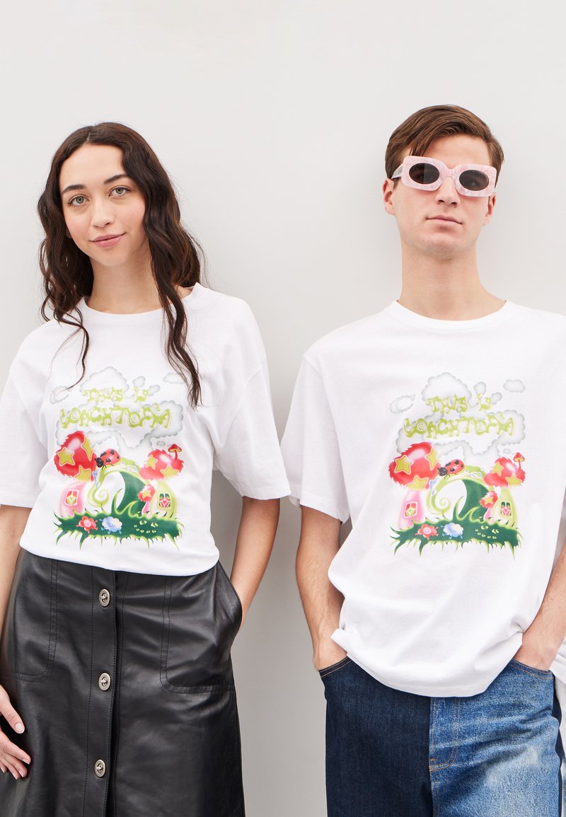 COACH COACHTOPIA UNISEX - T-shirt med print - white multi/vit - Zalando.se