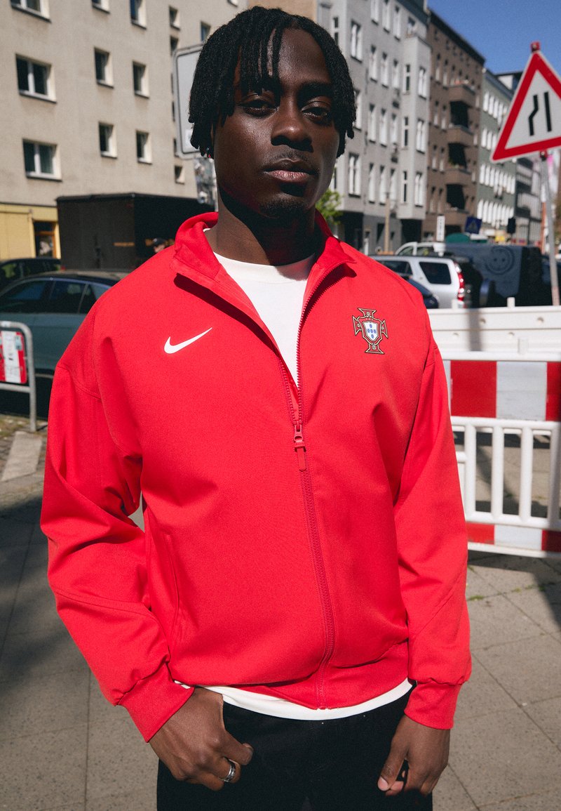 Nike Performance PORTUGAL FPF STRIKE ANTHEM JACKET - National team wear ...
