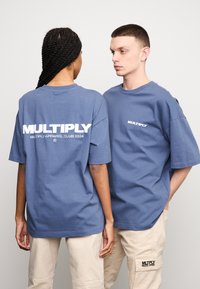 Multiply Apparel FONT - Print T-shirt - dark denim/dark blue - Zalando