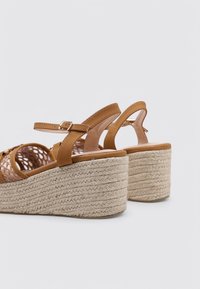 LIMMA FRAGANTISSIMA - Wedge sandals - camel/brown - Zalando