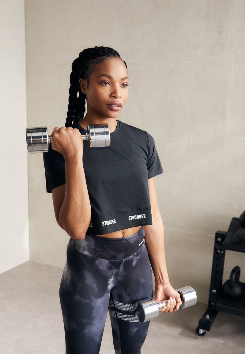 Stronger EPIC CROPPED TEE - Print T-shirt - black - Zalando.ie
