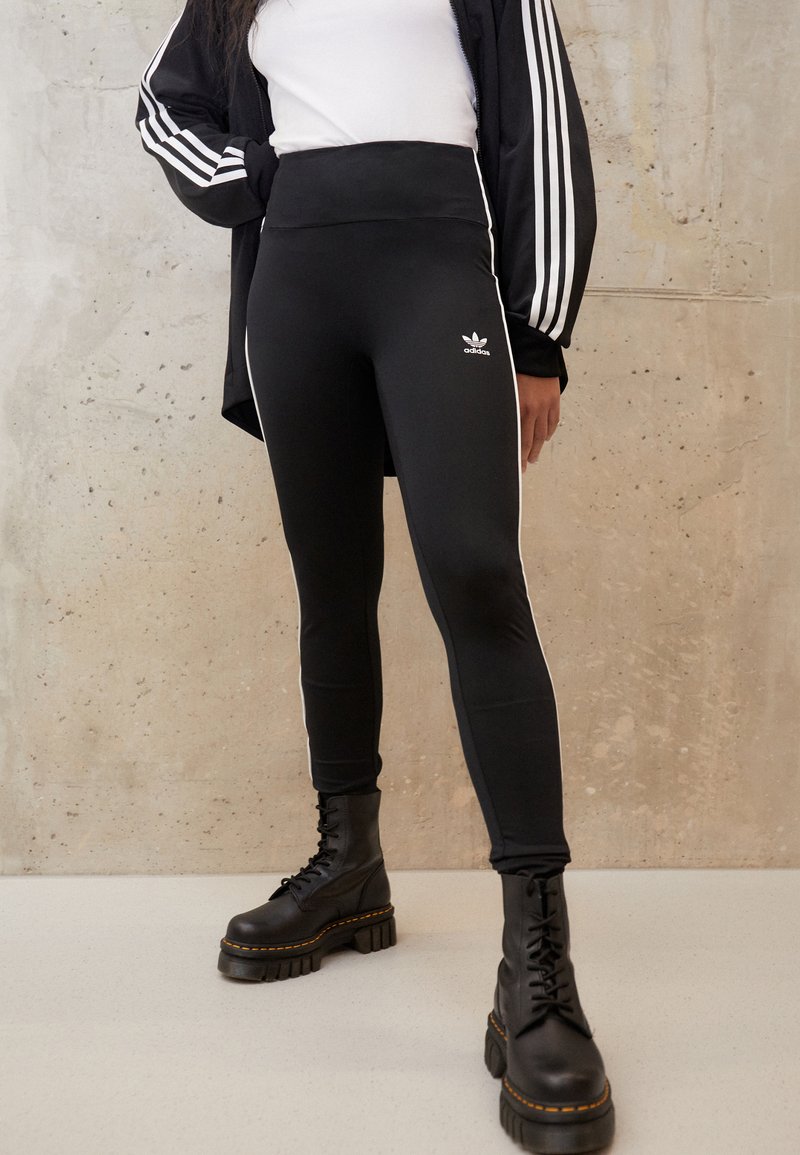 adidas Originals ALWAYS ORIGINAL ZIP - Pajkice – hlače - black/črna ...