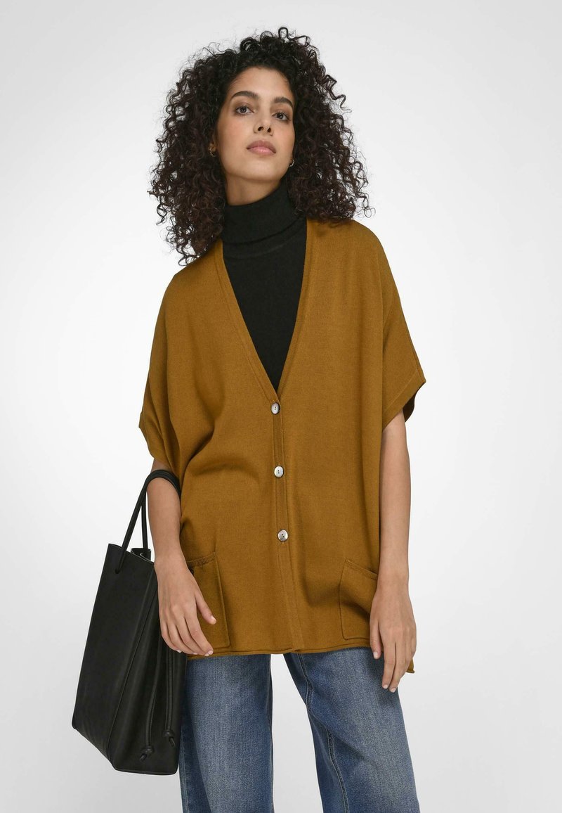 PETER HAHN Strickjacke - ocker/senf - Zalando.at