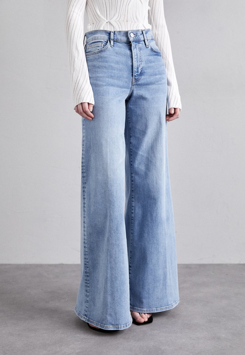 FRAME LE PALAZZO - Flared Jeans - light blue denim/light-blue denim ...