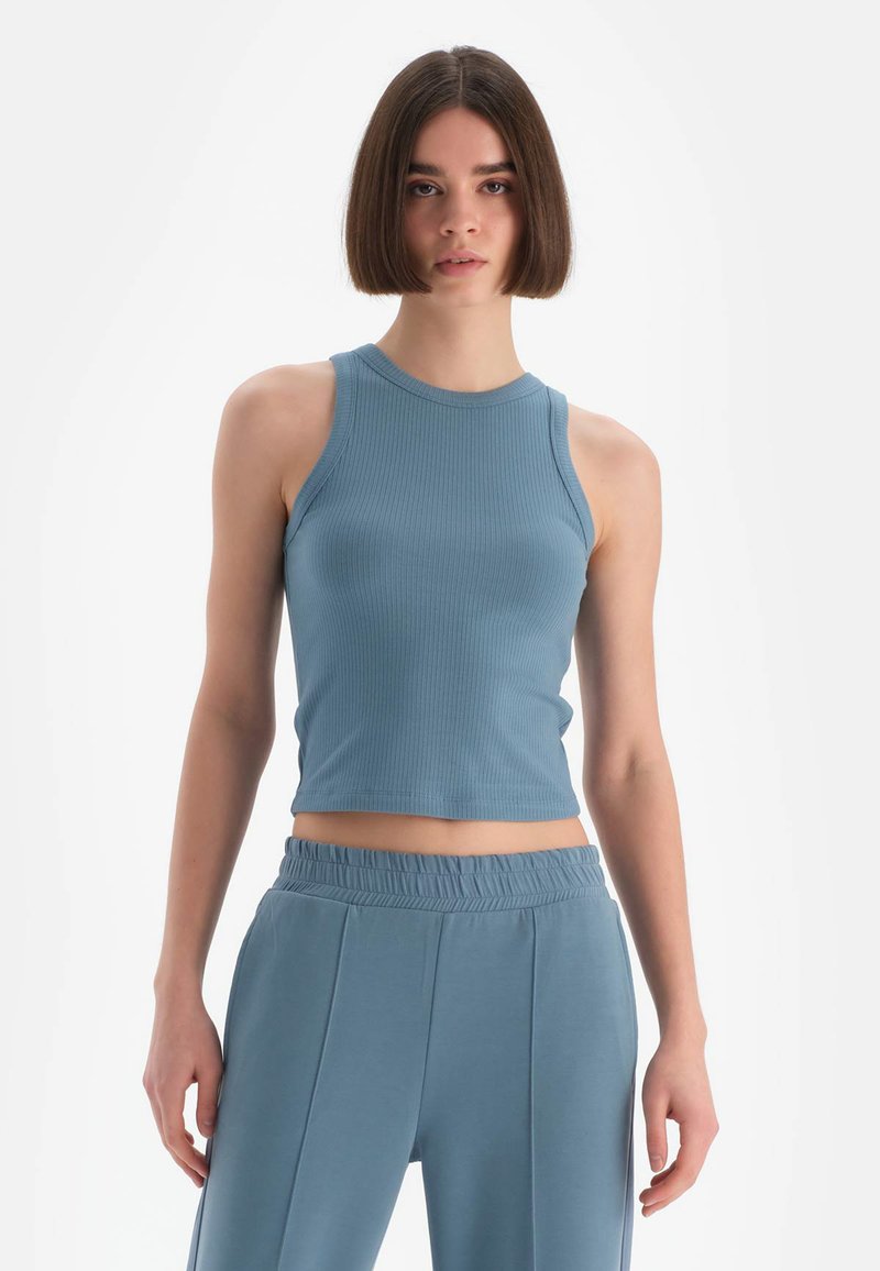 DAGI SLEEVELESS CREW NECK REGULAR TANK - Top - light blue/hellblau ...