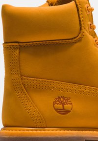 Timberland WOMENS PREMIUM WATERPROOF - Schnürstiefelette - dark cheddar ...