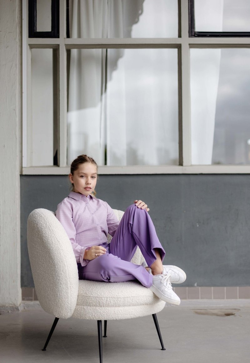 LEVV labels TOOSKE LILA BRIGHT - Stoffhose - purple/lila - Zalando.de