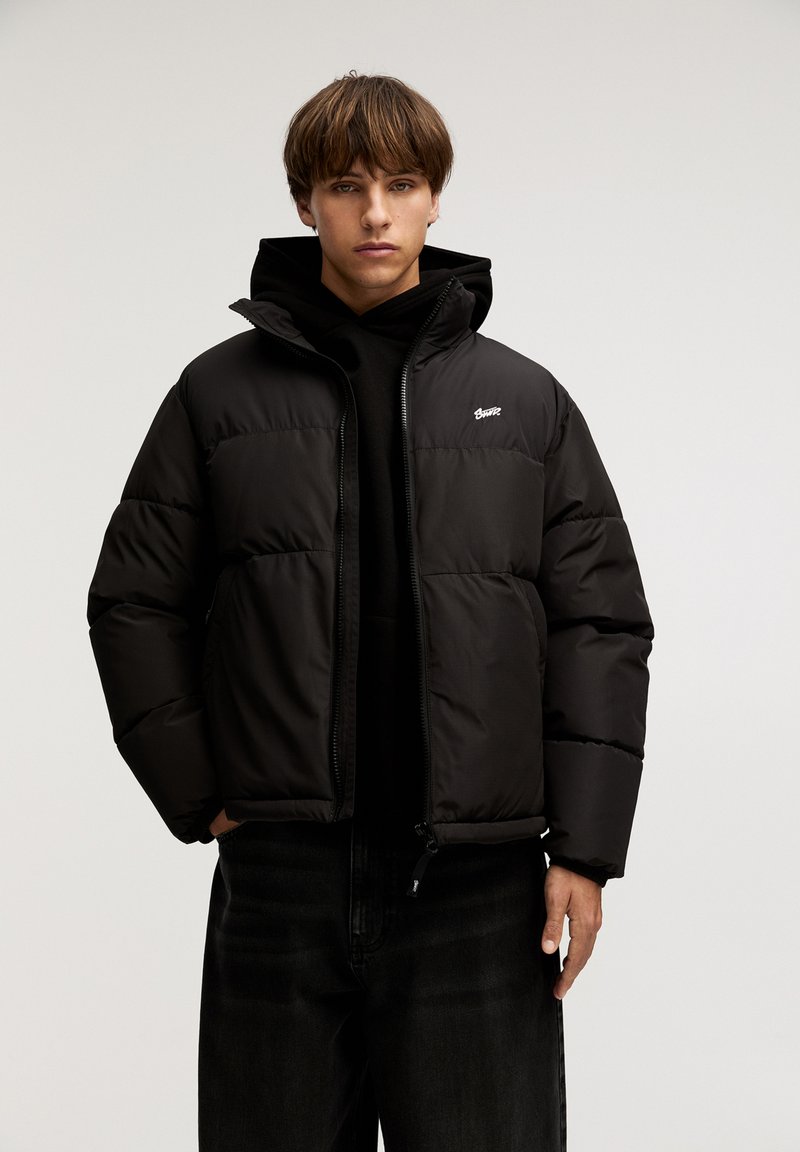 PULL&BEAR HOODED PUFFER - Winterjacke - black/schwarz - Zalando.ch
