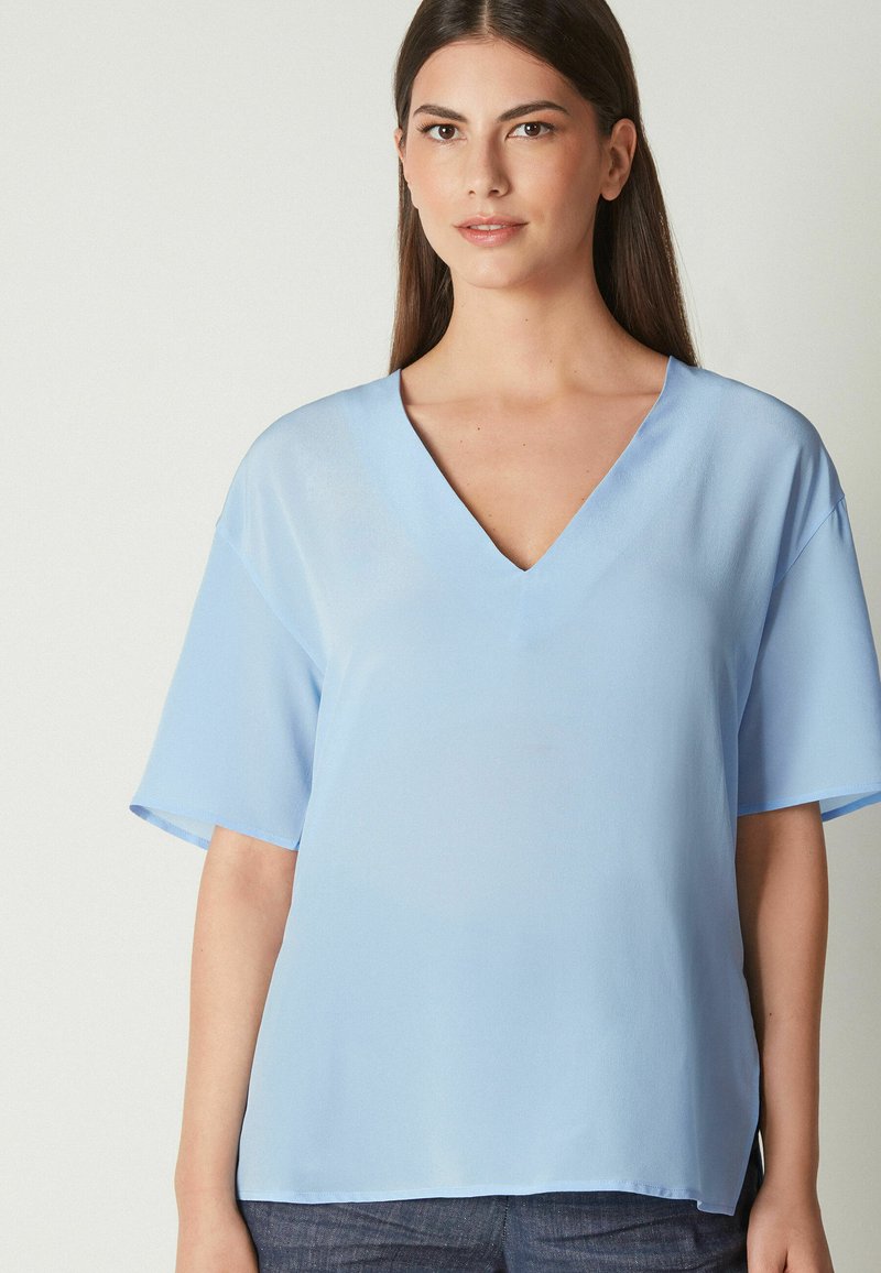 Falconeri V AUSSCHNITT - Blouse - blau light iris/bleu gris - ZALANDO.FR