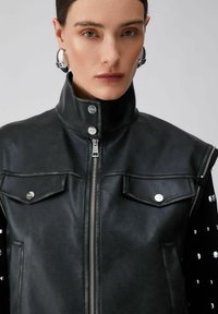 LIU JO WITH DETACHABLE SLEEVES - Keinonahkatakki - black/musta - Zalando.fi