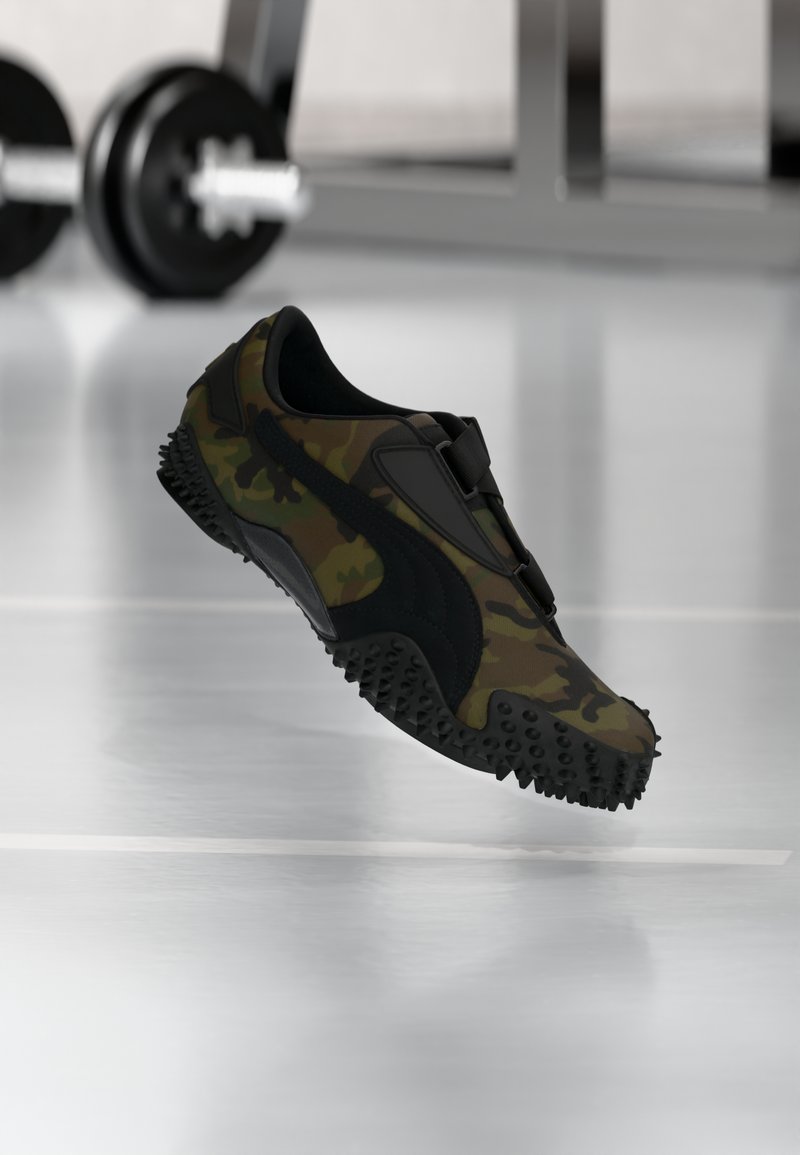 Puma MOSTRO CAMO UNISEX - Treniņu apavi - wild willow/dark olive ...