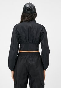 Koton HIGH RISE ELASTIC WAIST CROP PARACHUTE - Giacca leggera - black ...