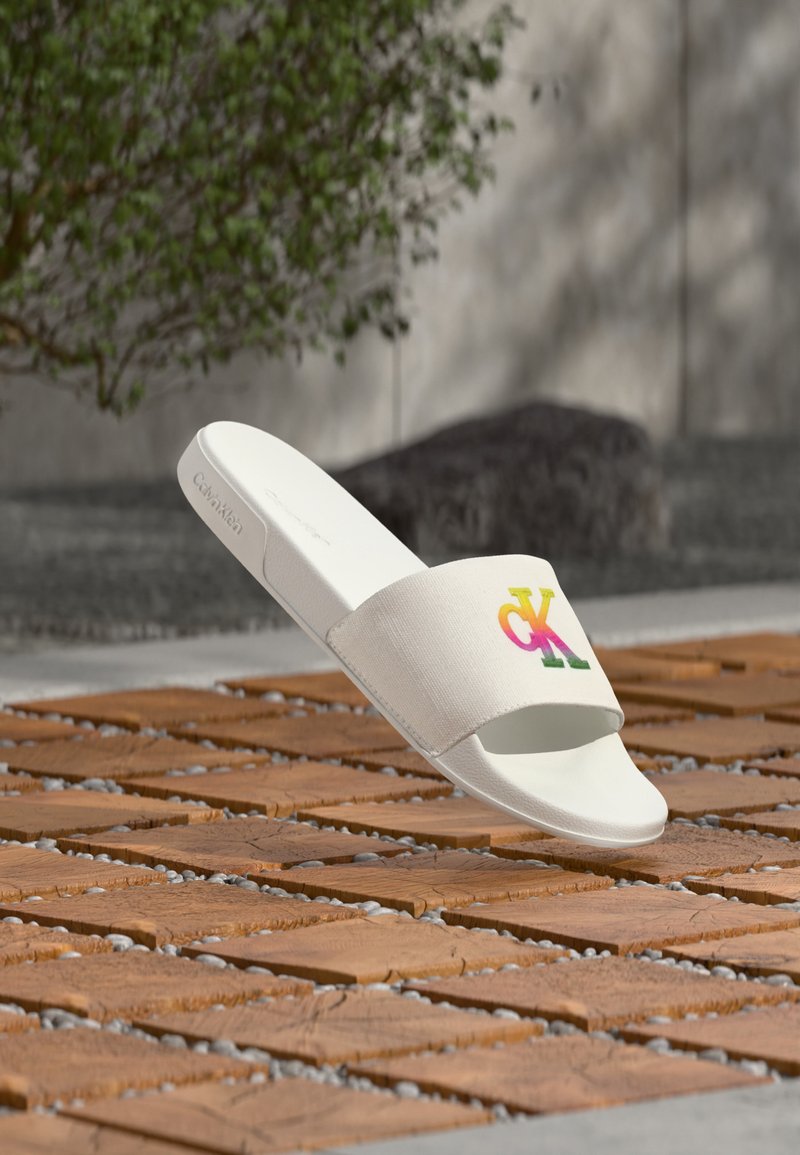 Calvin Klein ESSENTIAL SLIDE PRIDE - Sandalias planas - triple bright ...