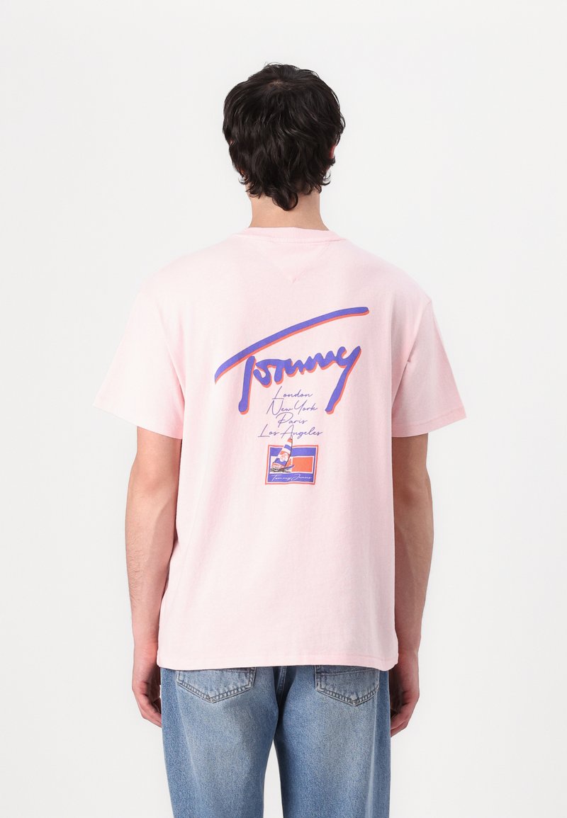 Tommy Jeans FADED GRAPHIC TEE UNISEX - T-shirt imprimé - precious pink ...