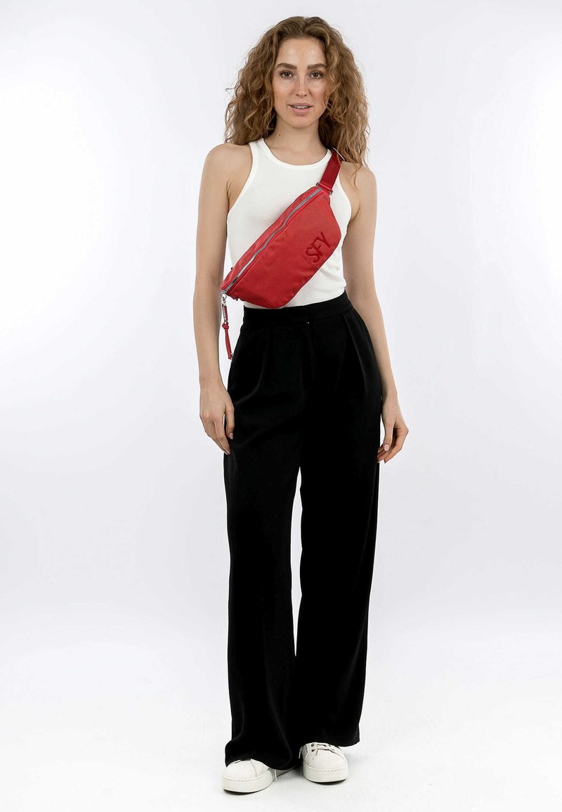 SURI FREY GÜRTELTA SPORTS MARRY - Marsupio - ruby/rosso screziato ...