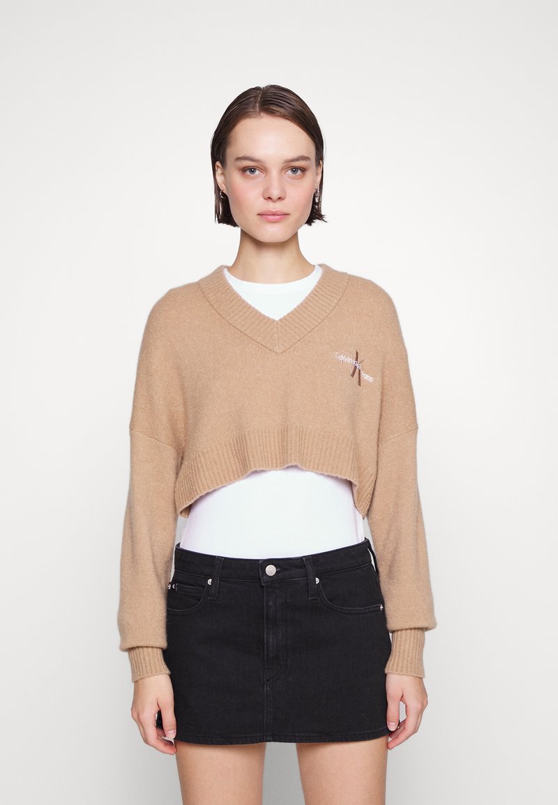 Calvin Klein Jeans Cropped V Neck Jersey De Punto Travertine Beige