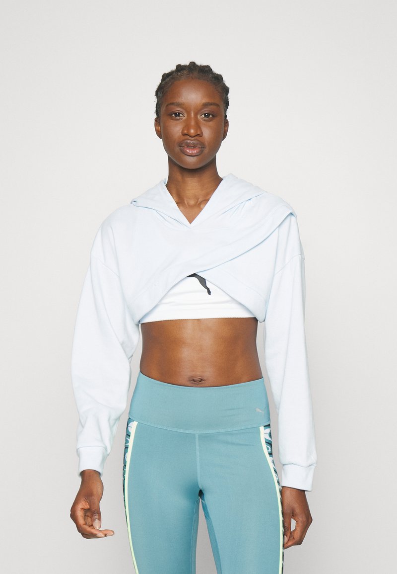 Puma FIT MOVE CROP HOODIE - Jersey con capucha - icy blue/azul claro ...