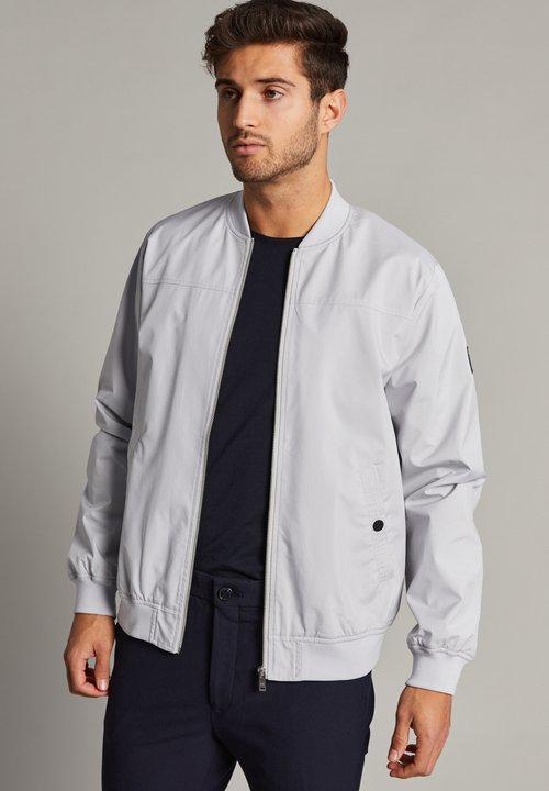 Calvin Klein Jeans BADGE SLEEVE POCKET - Bombertakki - ivory ...