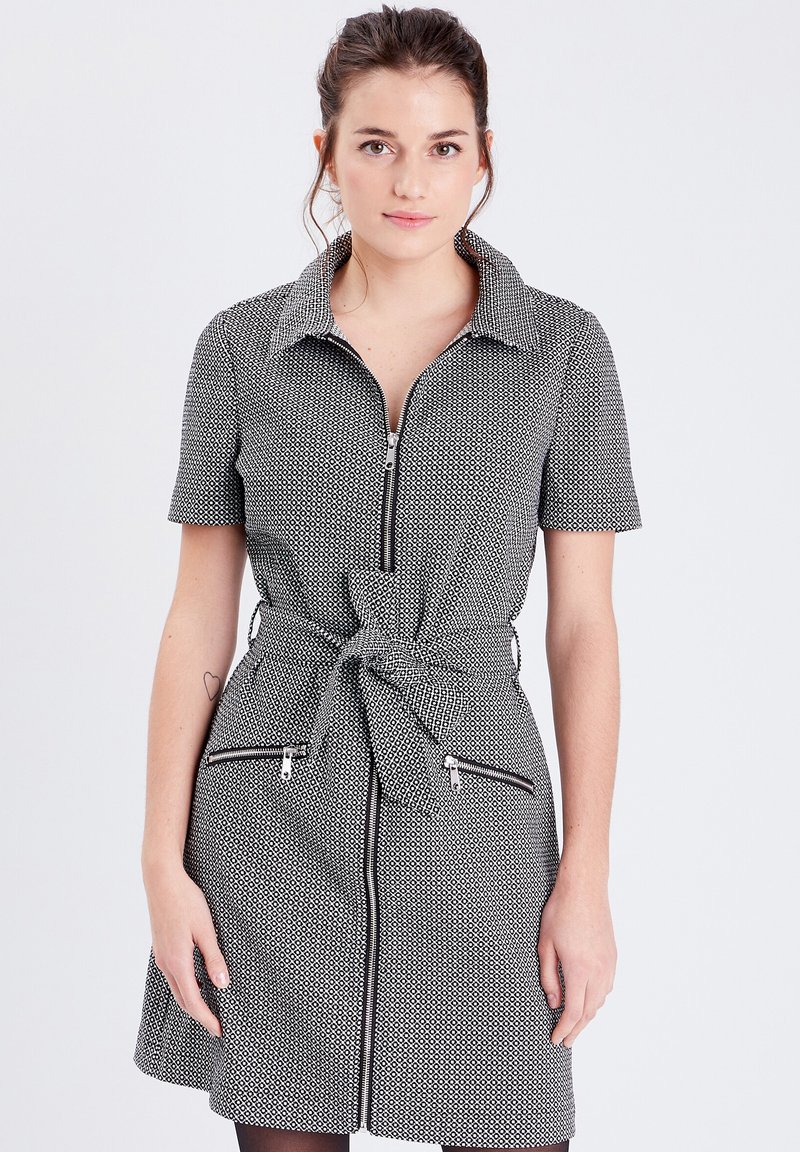 Cache Cache TRAPEZFÖRMIGES MIT GÜRTEL - Vestido camisero - noir/negro ...