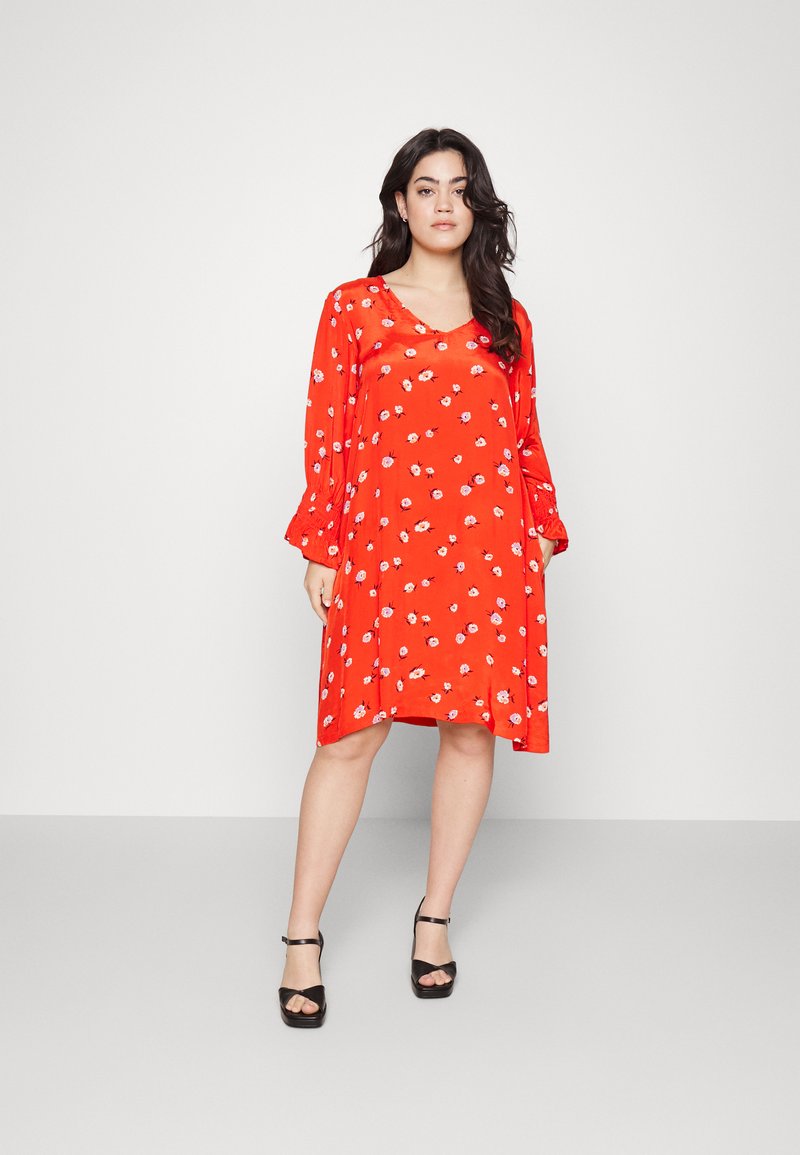 Kaffe Curve KCOLLY DRESS - Jurk - fiery red/rood - Zalando.nl