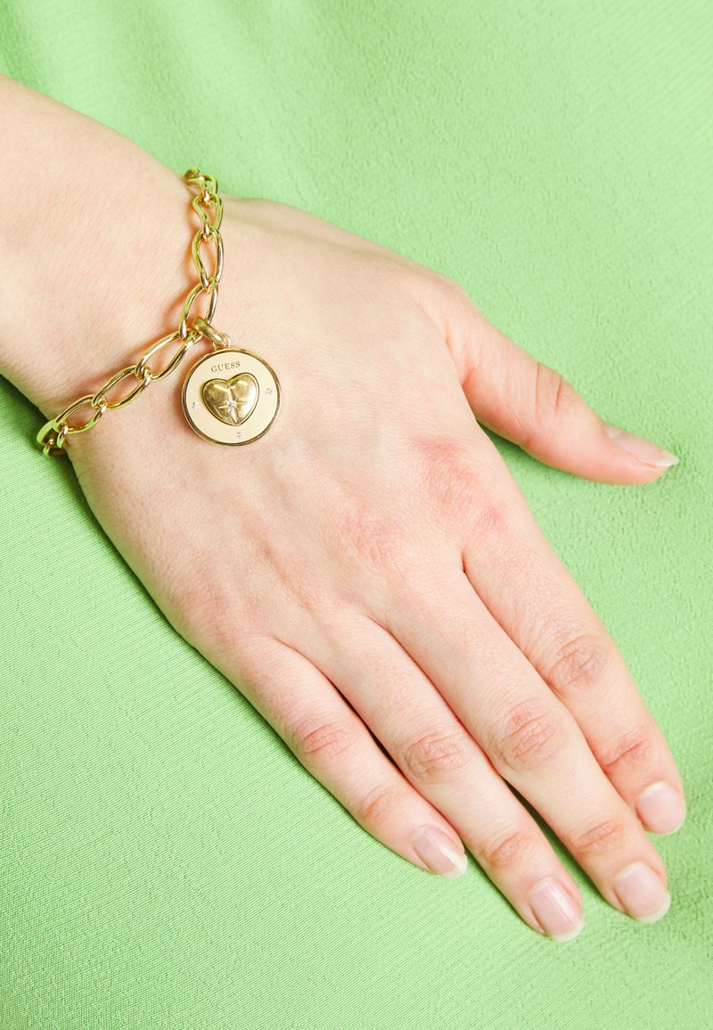 Guess HEART COIN BIG CHAIN - Brăţară - gold-coloured/auriu - Zalando.ro