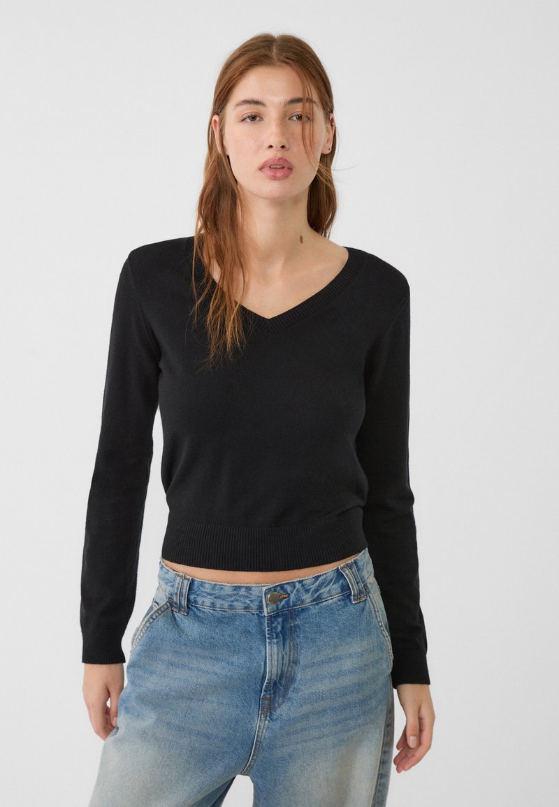 Stradivarius V-NECK - Neule - black/musta - Zalando.fi