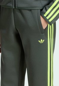 adidas Originals ADIDAS ORIGINALS SPACER TRACK PANTS UNISEX - Teplákové ...