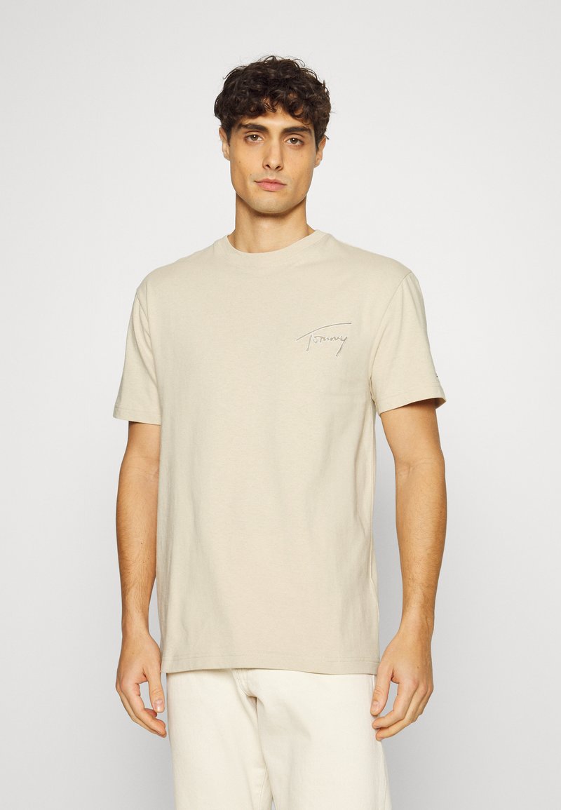 Tommy Jeans SIGNATURE TEE - T-Shirt basic - classic beige/sand - Zalando.at
